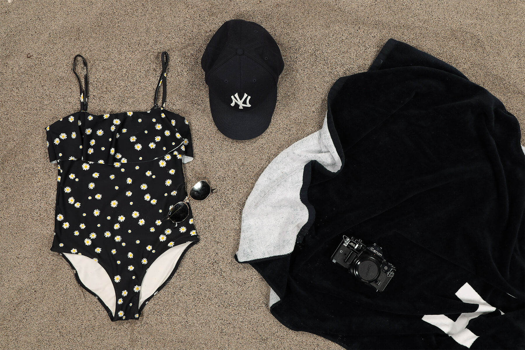 Your Flat Lay Inspiration - LookDepot how-to Guide